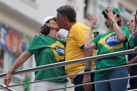 Ato de Bolsonaro é marcado por discursos religiosos citações da bíblia