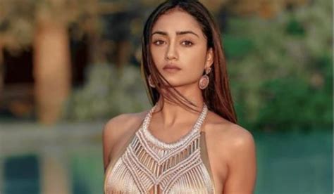 जब इंटीमेट सीन्स की शूटिंग के दौरान त्रिधा चौधरी का हुआ था बुरा हाल ‘आश्रम में अपनी बोल्डनेस