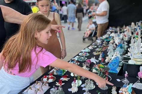 Surfers Paradise Beachfront Markets Surfers Paradise Must Do Gold Coast