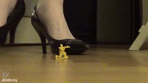 Giantess Army Man Step