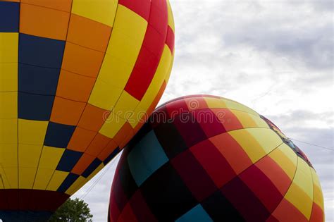 2 красочных использующего горячего воздух воздушного шара Стоковое