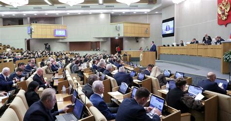Russia Lawmakers Pass Bill To Confiscate Assets Of Those Who Discredit