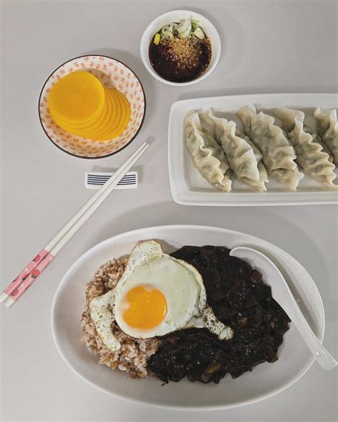 집밥 해주는 누나🍑 협찬 집에서내가하는중화요리 재료도 풍미도 중식당 맛 그대로 춘장을 직접 볶아 만든 차오차이 짜장밥과 찐맨듀로 블랙데이 근사하게 즐긴날🍛🥟