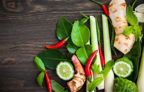 สมุนไพรไทย ของพื้นบ้านที่มีประโยชน์แบบครอบจักรวาล บทความน่ารู้ ข้อมูลพันธุ์ไม้ ประวัติความ