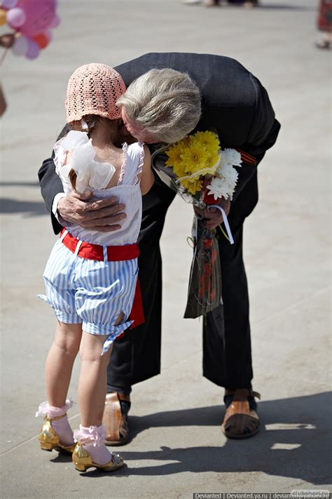 Дедушка и девочка Шорты фото