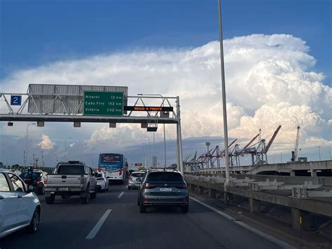 Agora Veículo Quebra E Interdita Uma Faixa Na Ponte Rio Niterói