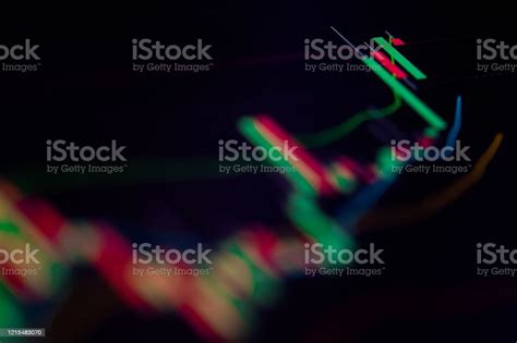 주식 시장 변화와 변동성 가격 손익의 디지털 화면 촛대 차트에 클로즈업 샷 교환에 대한 스톡 사진 및 기타 이미지 교환