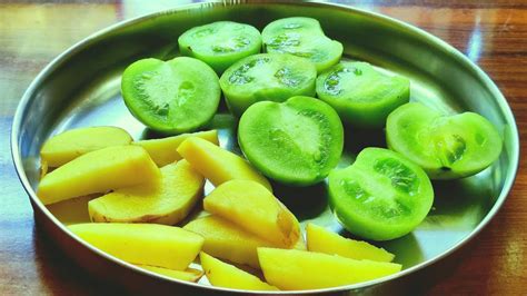 মুখে রুচি আনতে কাঁচা টমেটো আলু দিয়ে এই রেসিপি সেরা Kacha Tomato