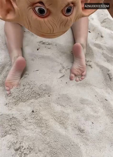Emily Wallbank Feet Aznudefeet