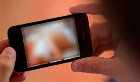 महल न गजरत क बजनसमन स करड रपय ऐठ लग क खलफ ममल दरज Sextortion