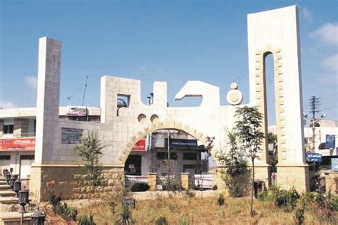 القبض على شخصين أهانا الشعور الديني عبر فيديو قاما بتصويره قرب دوار
