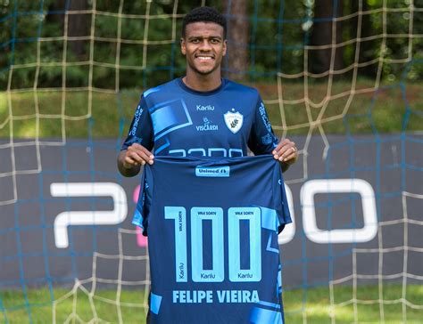 Felipe Vieira completa 100 jogos a camisa do Tubarão