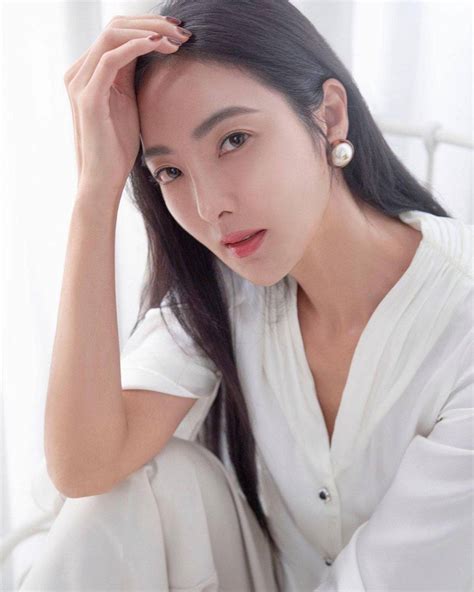曹格老婆模特吴速玲美照照片精选