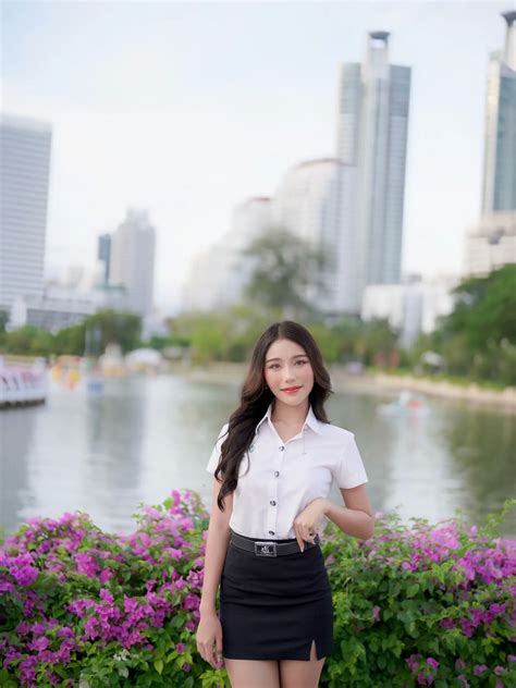 ไอเดียท่าโพสต์ชุดนักศึกษาต้อนรับเปิดเทอม 💖 แกลเลอรีที่โพสต์โดย Nu Dee🐰 Lemon8