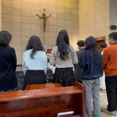 💒송파동성당 청년연합회💒 💒 송파동 청년 단체 사진 💒 지난 1월 26일 연중 제3주일 청년 미사 후에 식스토 주임신부님