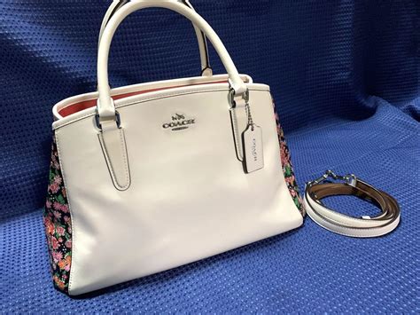 希少 コーチ 2way ショルダーバッグ 花柄 フラワー ハンドバッグ 白 革 メルカリ