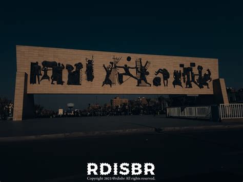 ساحة التحرير في بغداد نصب الحرية
