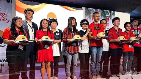 1 000 Pamilya Sa Taguig Binigyan Ng Pang Noche Buena Ng Isang Korean