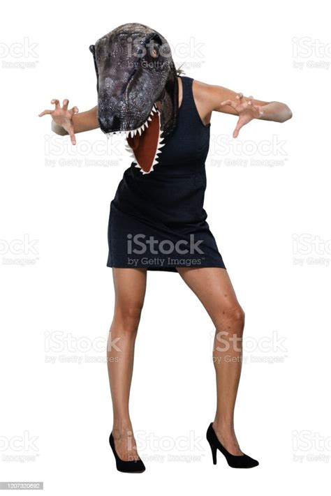 의상을 입고 사무실에서 흰색 배경 앞에 서있는 아프리카 인종 여성 사업가 30 34세에 대한 스톡 사진 및 기타 이미지 30