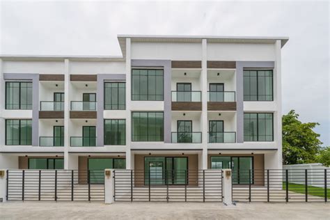 อาคารพาณิชย์ และโฮมออฟฟิศ 3 ชั้น บนทำเลที่ดีที่สุดใจกลางพุทธมณฑลสาย 5