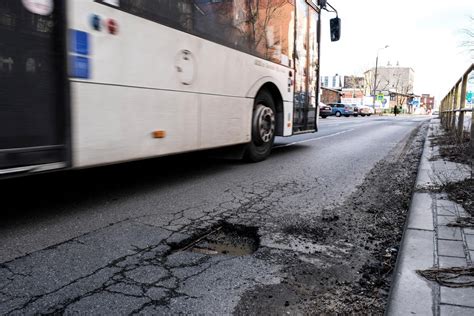 Gdzie w Toruniu są jeszcze dziury w drogach Ile zgłoszeń przyjmuje Miejski Zarząd Dróg