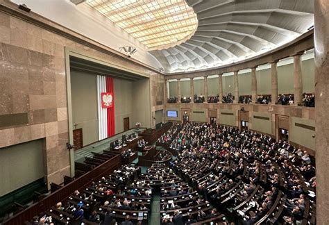 Sejm przyjął ustawę o zawieszeniu traktatu o konwencjonalnych siłach zbrojnych Portal i pl