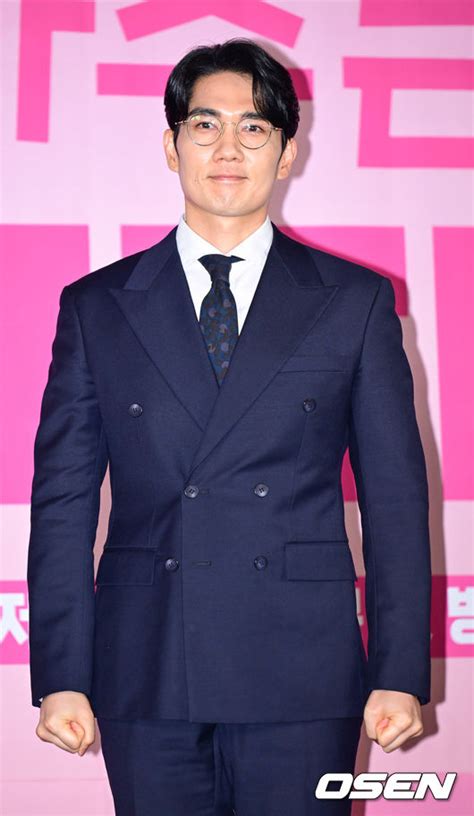 사진 엄태구긴장스포탈코리아