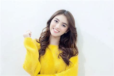 Artis Korea Yang Punya Gigi Gingsul Aulesco