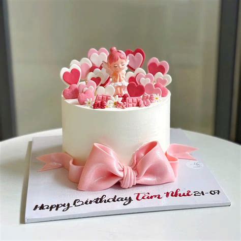 Bánh kem trang trí búp bê tone hồng cho bé gái Tiệm bánh MiaCake Đà Nẵng