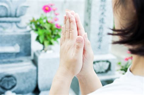 【夢占い】亡くなった人の夢の意味64選！スピリチュアル・行動別・人別