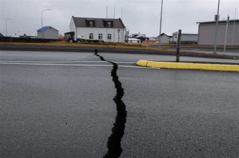 El Sonido De Una Intrusión De Magma A Través Del Suelo Bajo La