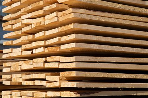 가장자리가 있는 보드 건축 자재 재료는 나무로 만들어졌습니다 0명에 대한 스톡 사진 및 기타 이미지 0명 가장자리 건설 산업 Istock