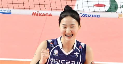 김세빈 V리그 여자부 신인왕 레이스 선두 질주…‘goat 김연경이 찜한 이유 있었네