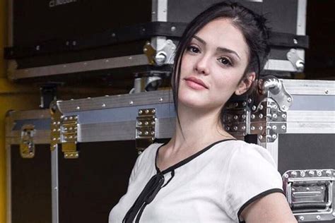 Isabelle Drummond Ganha Festa Surpresa Nos Bastidores De Novo Mundo Rea Vip