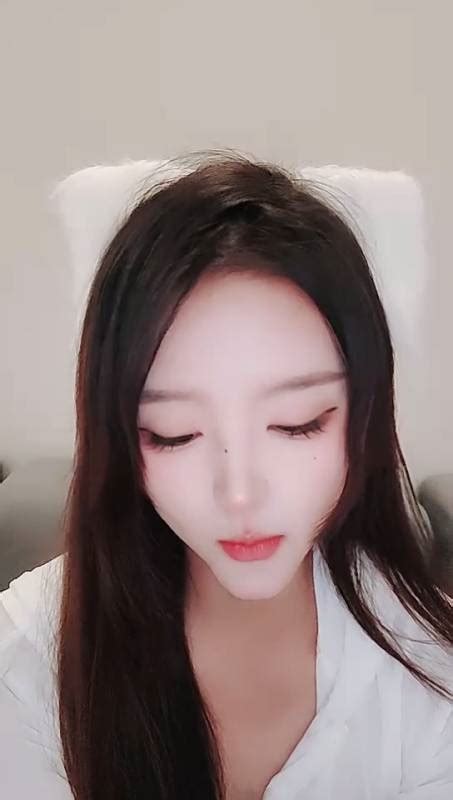 顶极颜值主播 鹿鹿 很会玩的喷水女神 1V 2 43G 花铃次元