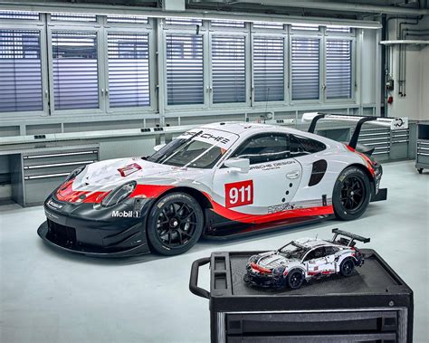 LEGO Technic Porsche 911 RSR 42096 und sein großer Bruder - zusammengebaut