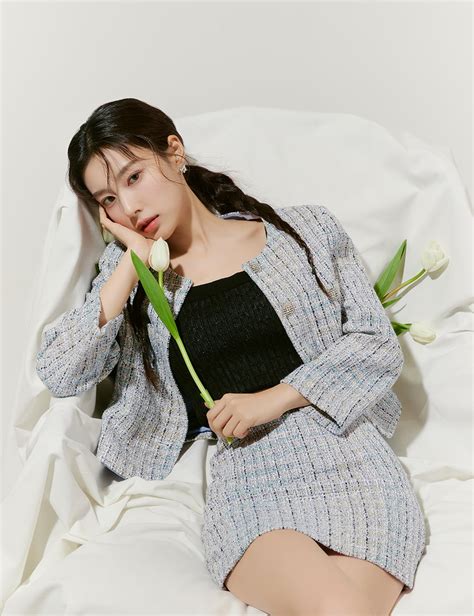 230331 Roem Twitter Update With Kang Hyewon Rizone