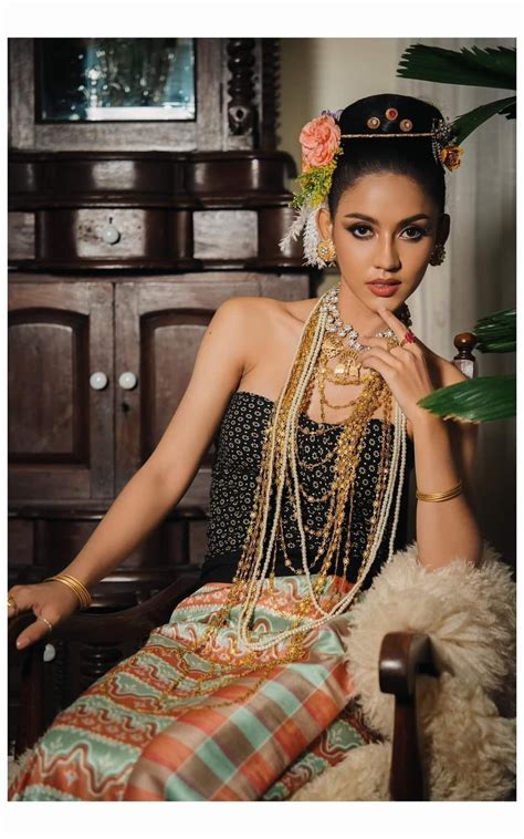 Burmese Traditional Dress In 2023 Traditional Dresses Burma Dress