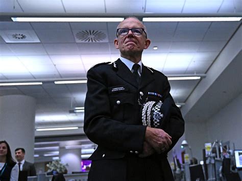 Londoner Polizist Gesteht Vergewaltigungen Ein Eine Serie Von