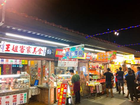 花蓮東大門夜市 必吃美食小吃懶人包 嚴選在地人推薦 原住民一條街全攻略 高大俠海鮮吧 林記燒番麥 第一家烤肉串 Bonjour Miss
