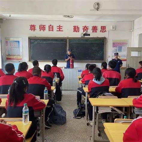 新邱大队开展“开学第一课”消防知识宣传教育活动师生火场逃生自救