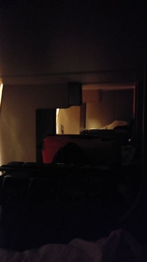 小叔叔的g味異世界 On Twitter 416 3am 日本寢台列車實境秀 火車搖晃了一下，我坐起來看時間，右邊第四個床位一個落腮鬍子