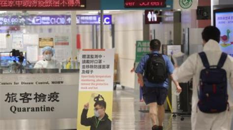 台湾12月起放宽佩戴口罩规定 取消入境人数限制