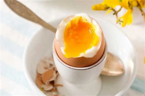 Cómo hacer un huevo pasado por agua perfecto más tips de cocción