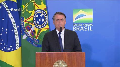 Bolsonaro Assina Decreto Que Flexibiliza Uso De Armas Jornal