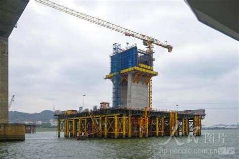 广东：广湛高铁佛山特大桥跨西江桥建设有序推进 人民图片网