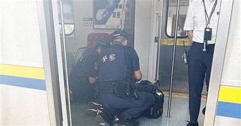 台鐵區間車內驚見旅客昏倒 警消衝車廂內急救並送醫 Ctwant Line Today