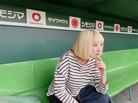 八木栞菜〔krd8 〕811ワンマン！ On Twitter サムネにもなっている写真。 こちら監督もどきの八木です