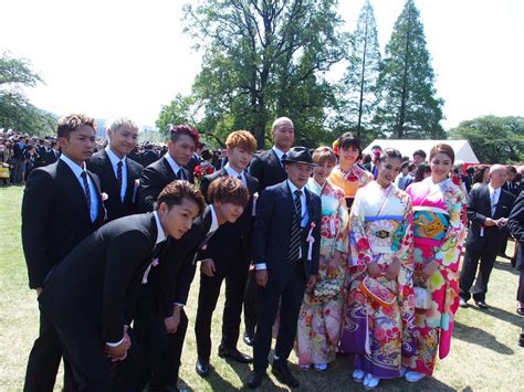 首相主催の「桜を見る会」盛大