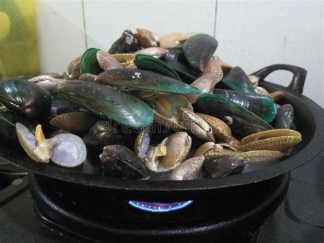 Green Mussels And Batik Mussels Are Cooked With Tomato Sauce Soy Sauce